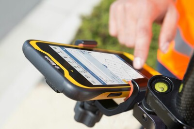 The TDC600 is a small and lightweight handheld GNSS receiver from ...