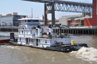 Video: Kirby 185-01 tank barge launching | WorkBoat